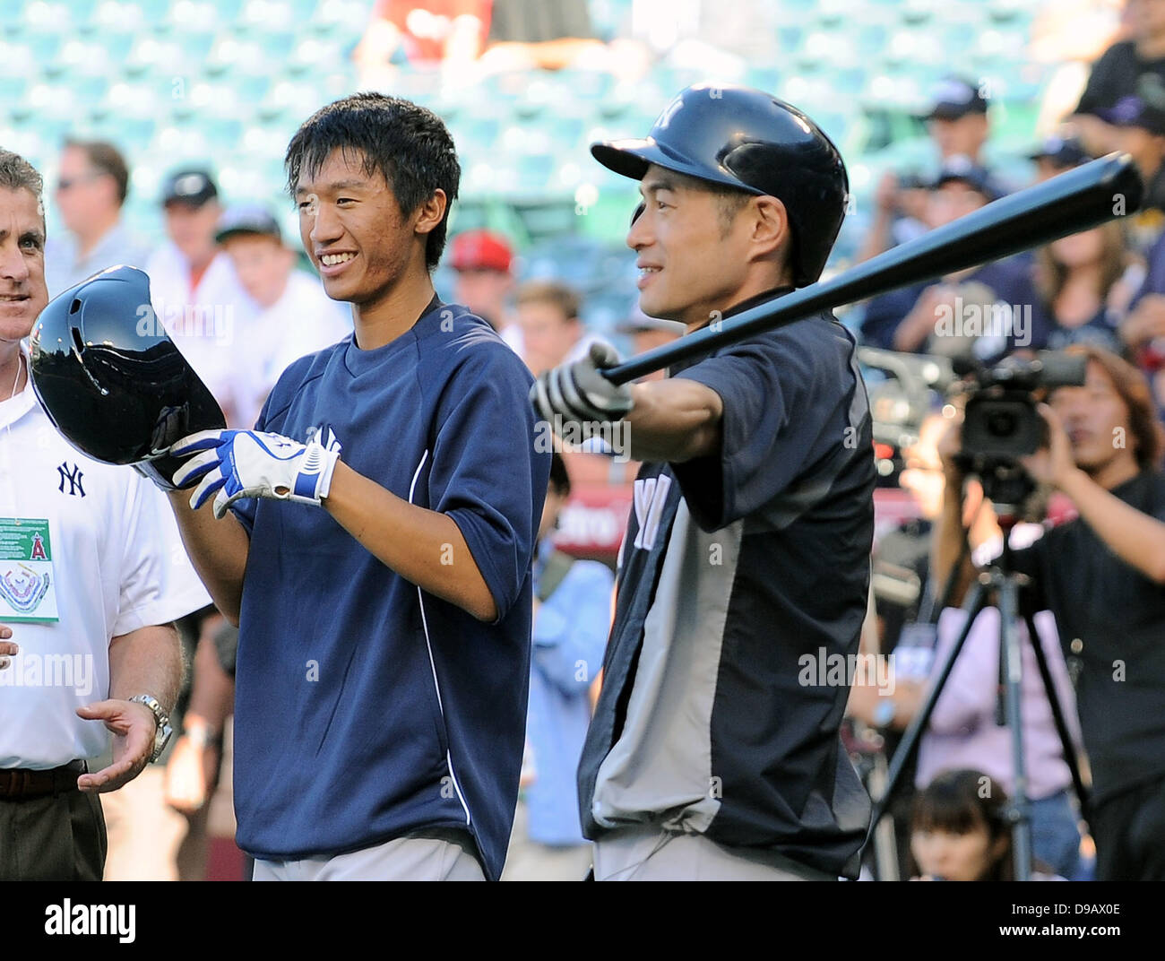 (L-R) Gosuke Kato, Ichiro Suzuki (Yankees), JUNE 14, 2013 - MLB ...