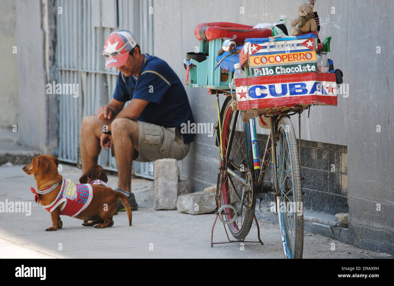 Cuban man with dog hi-res stock photography and images - Alamy