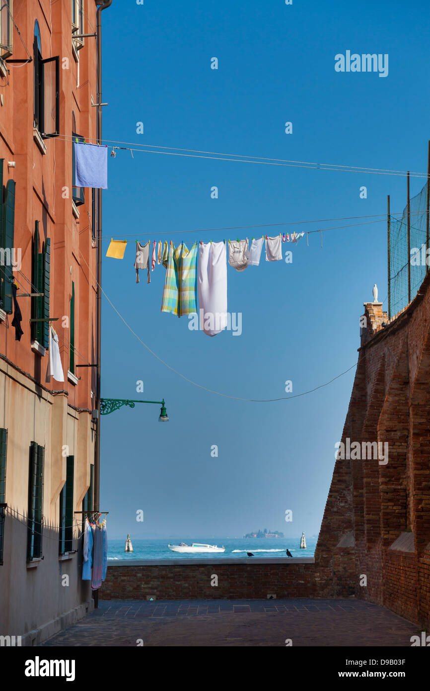 Italy, Venice, Washing line in Cannaregio Stock Photo - Alamy