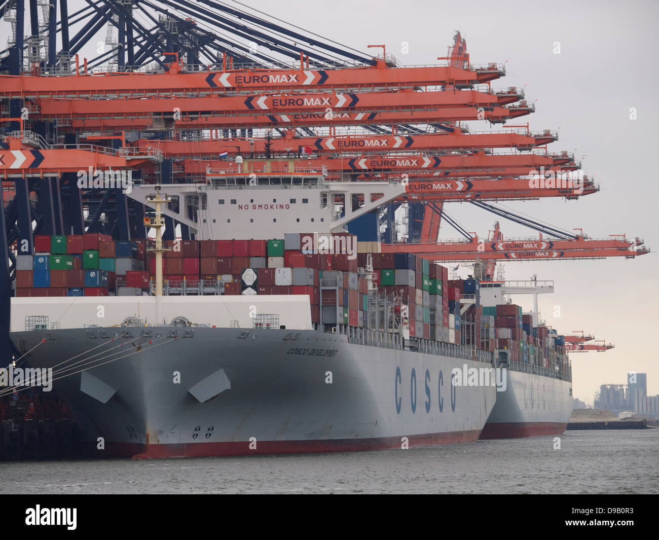 Two very large container carrier ships at the Euromax container ...