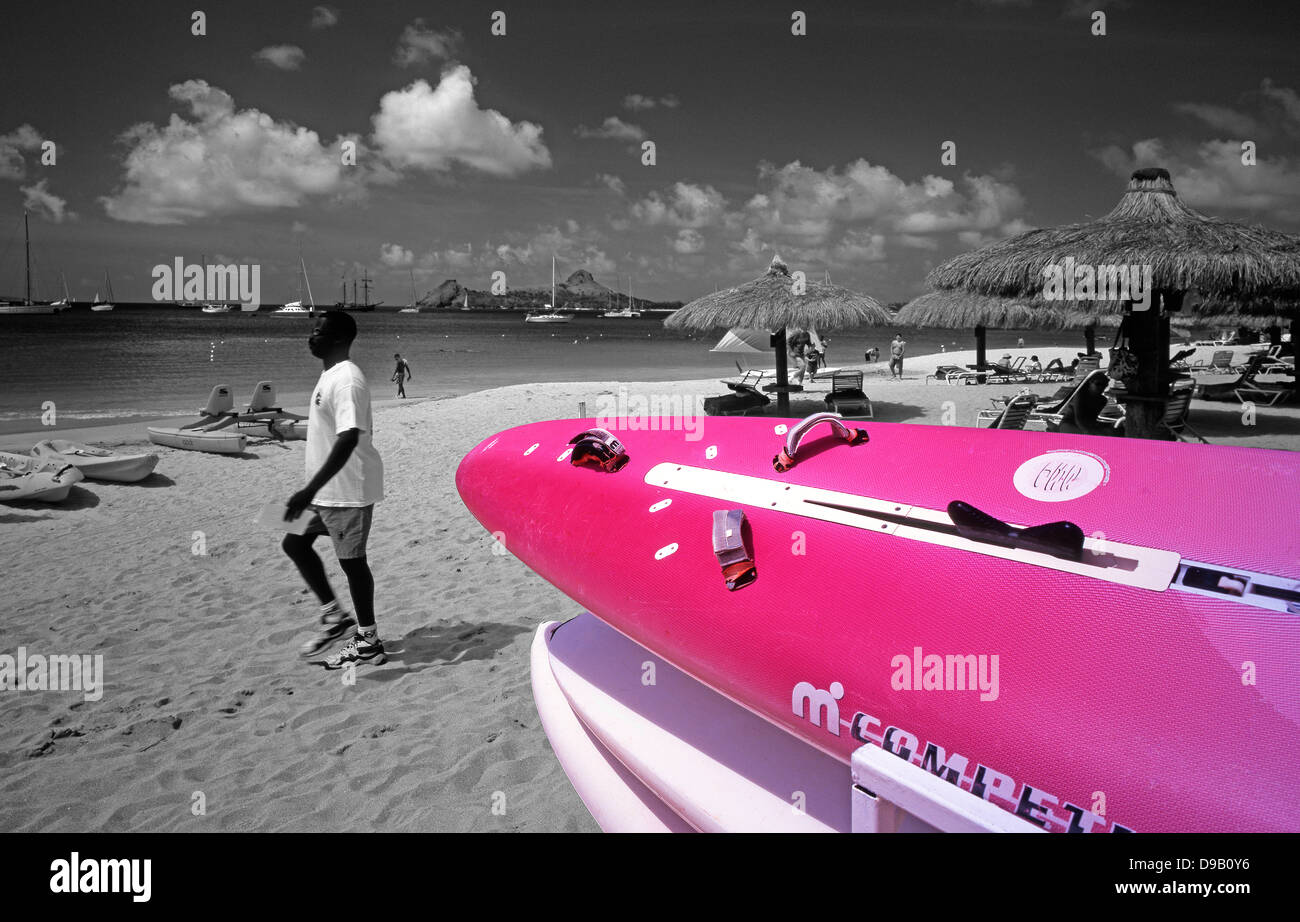 Pink canoes hi-res stock photography and images - Alamy