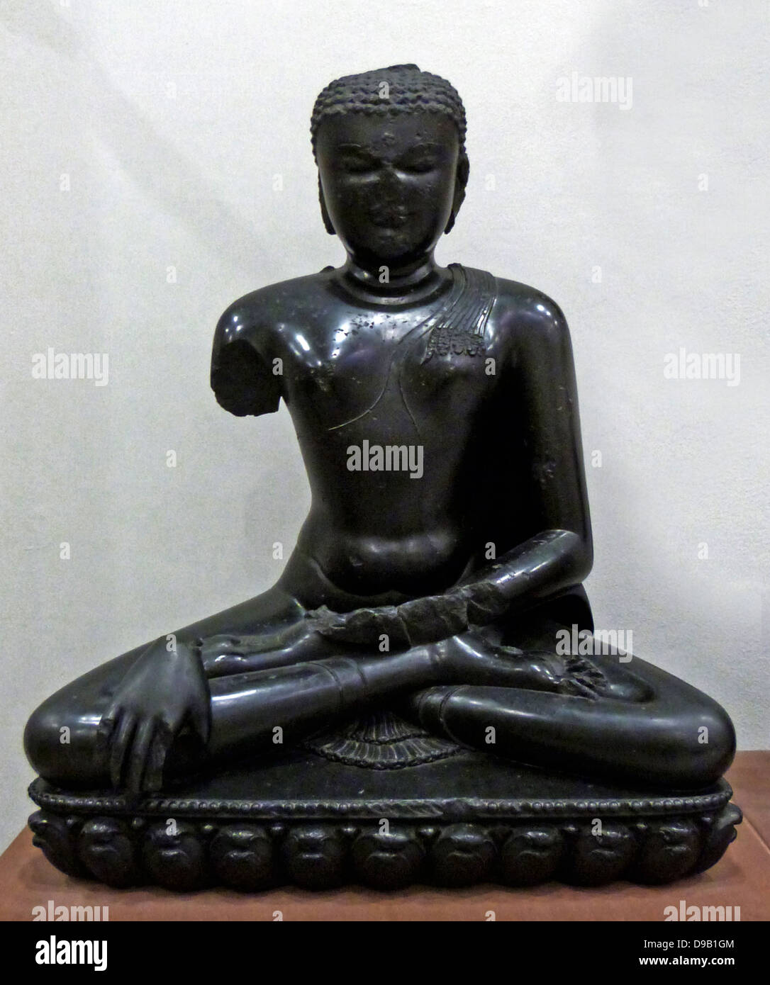 Buddha shakyamuni circa 1100 50 basalt hi-res stock photography and ...