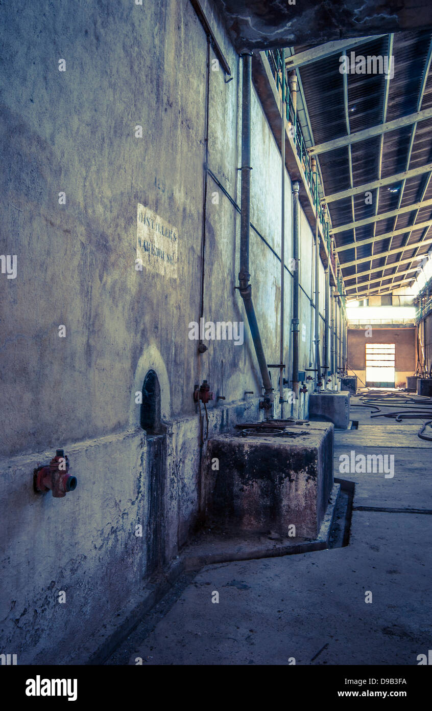 Derelict building interior hi-res stock photography and images - Alamy