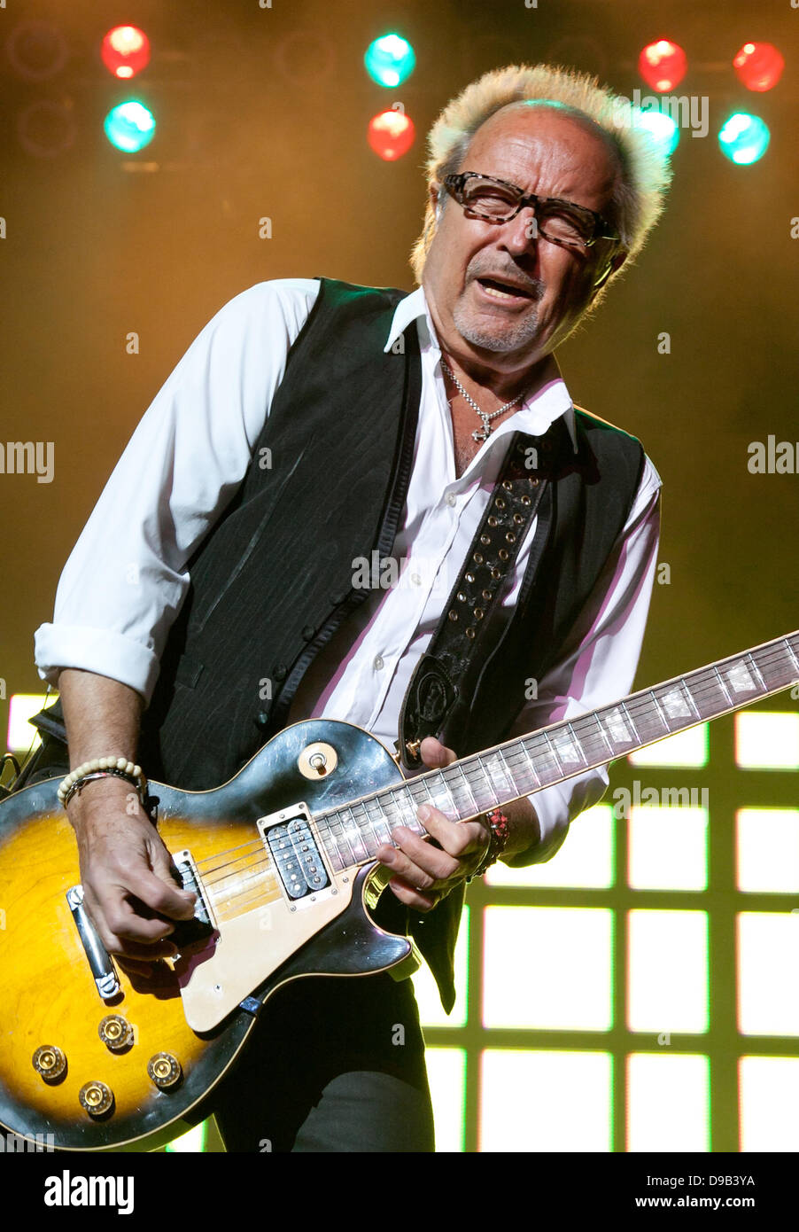 Mick jones of foreigner hi-res stock photography and images - Alamy
