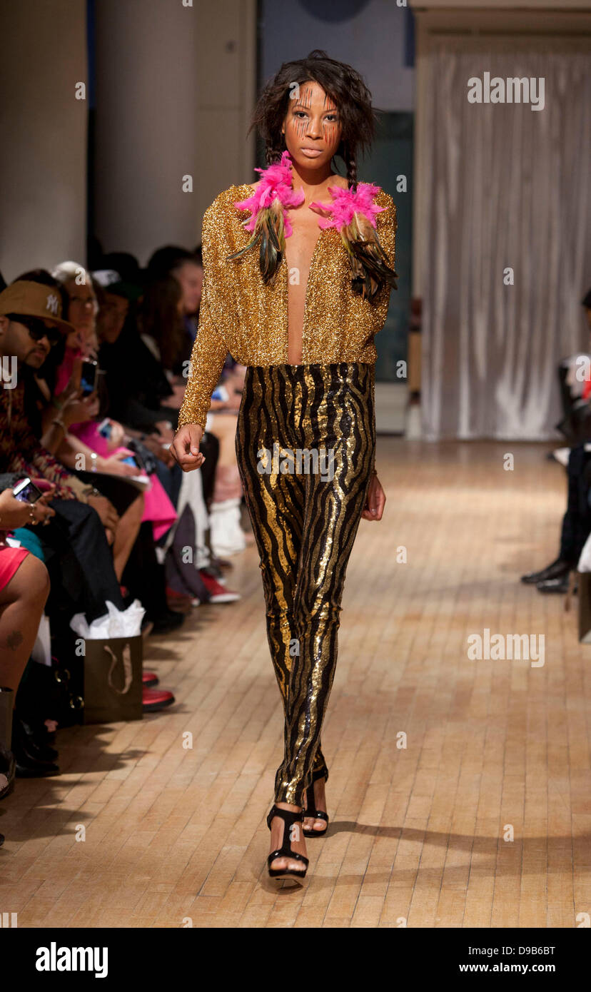 Model Mercedes-Benz Fashion Week - Fall 2012 - Anna Francesca - Runway ...