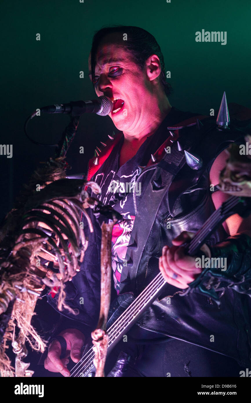 The Misfits performing live in concert at Cine Teatro de Corroios ...