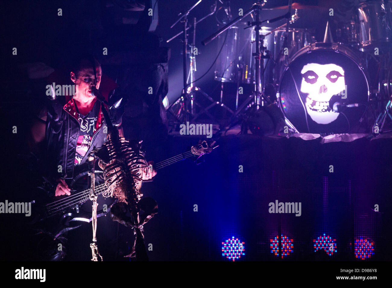 The Misfits performing live in concert at Cine Teatro de Corroios ...