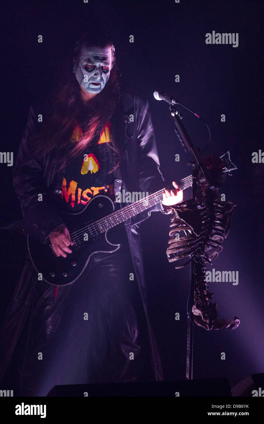 The Misfits performing live in concert at Cine Teatro de Corroios ...