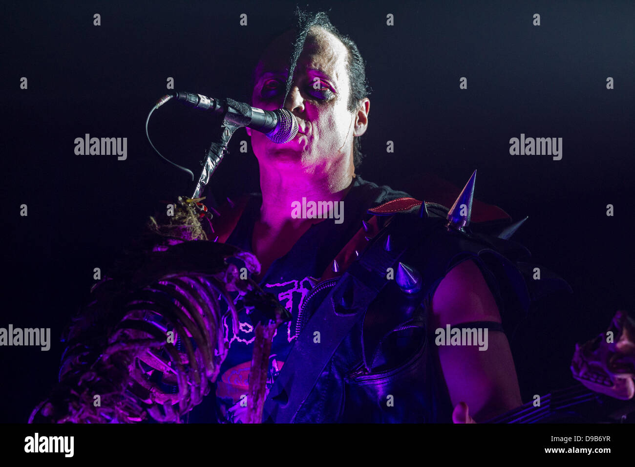 The Misfits performing live in concert at Cine Teatro de Corroios ...