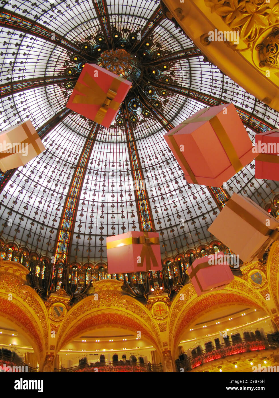 Printemps department store in paris hi-res stock photography and images ...