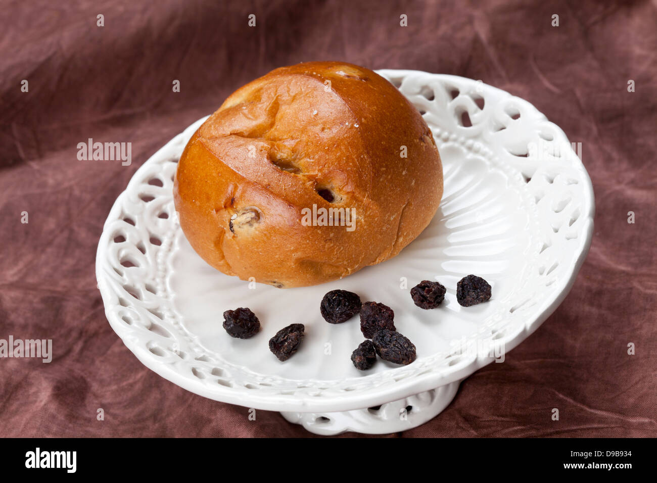 Currant bun hi-res stock photography and images - Alamy