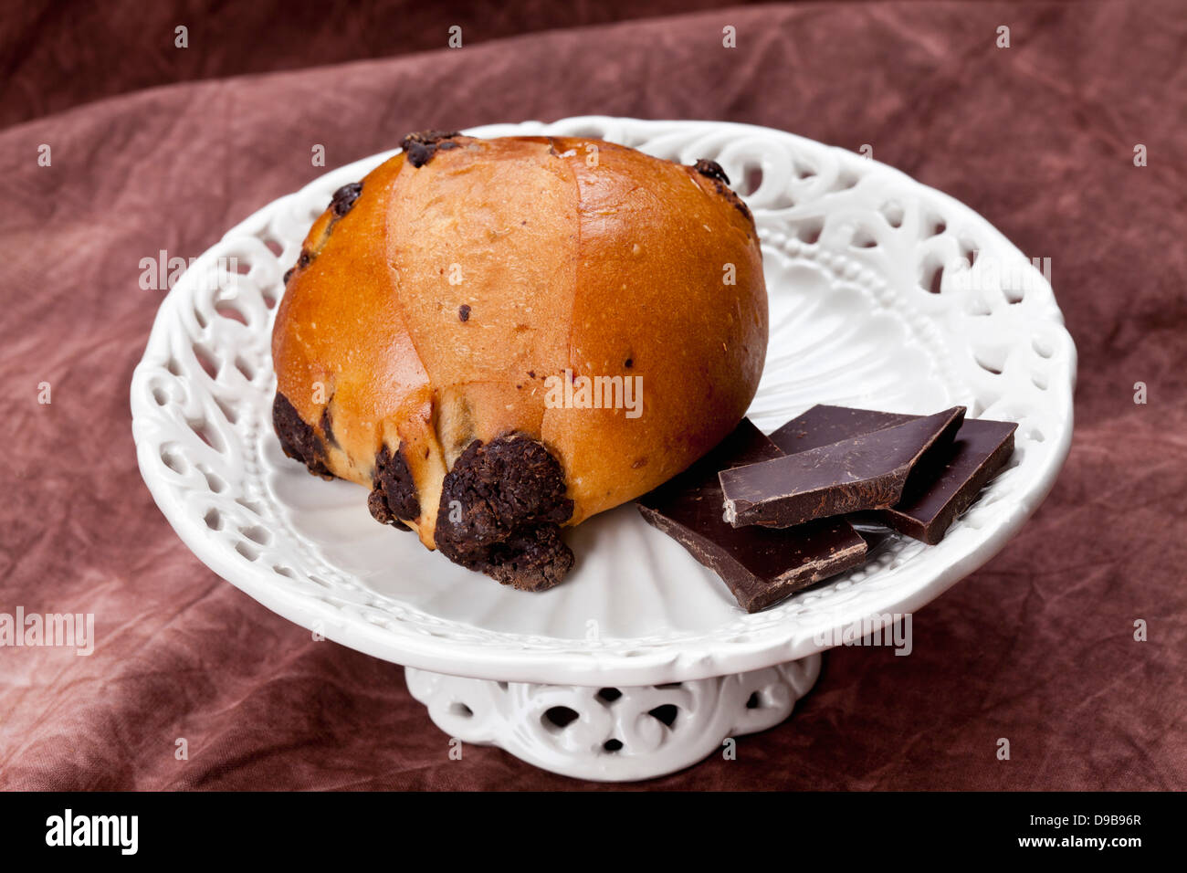 Chocolate bun with chocolate pieces, close up Stock Photo - Alamy