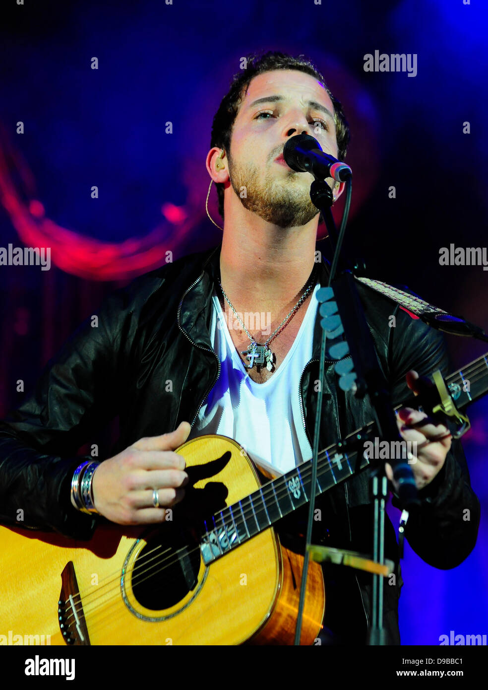 James Morrison performing live at the HMV Apollo on the opening UK tour ...