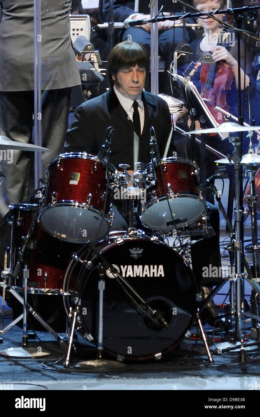 Chris come ringo starr hi-res stock photography and images - Alamy