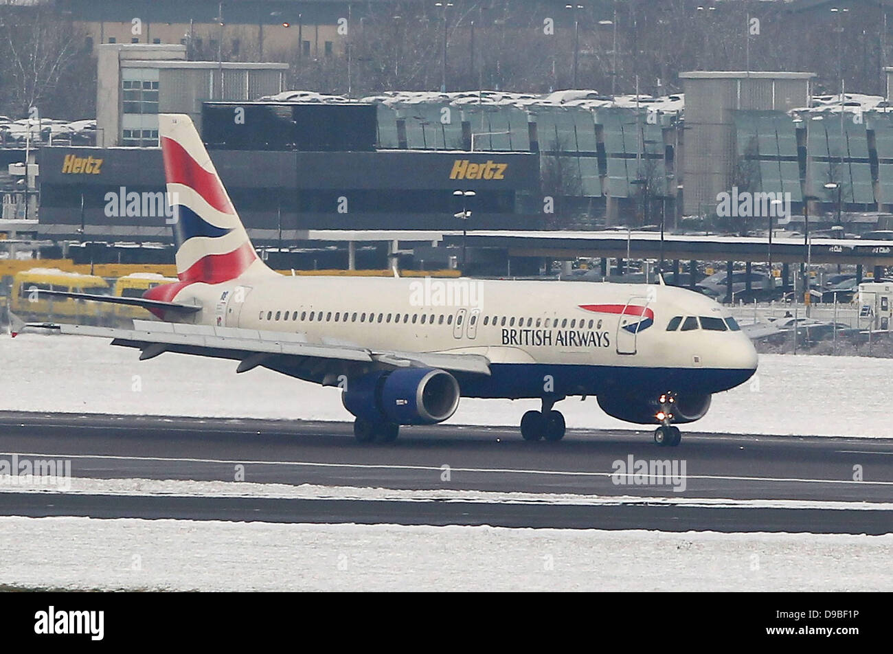 The scene at Heathrow airport following further snowfall overnight ...