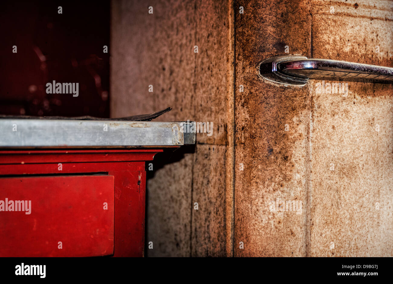 Abandoned fridge hi-res stock photography and images - Alamy