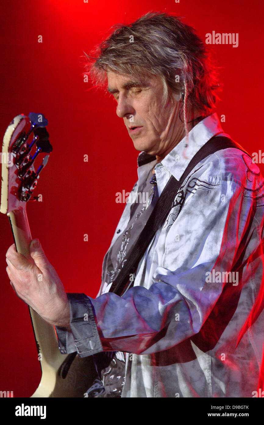 Martin turner wishbone ash hi-res stock photography and images - Alamy