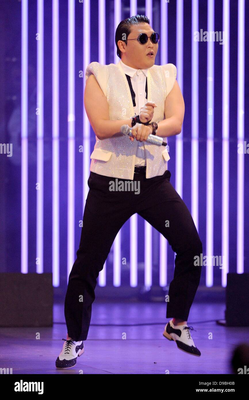 Psy hi-res stock photography and images - Alamy