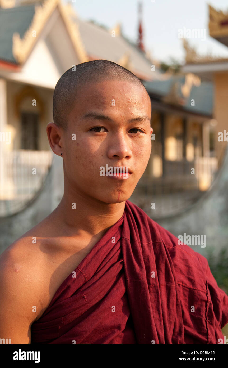 Red monk hi-res stock photography and images - Alamy