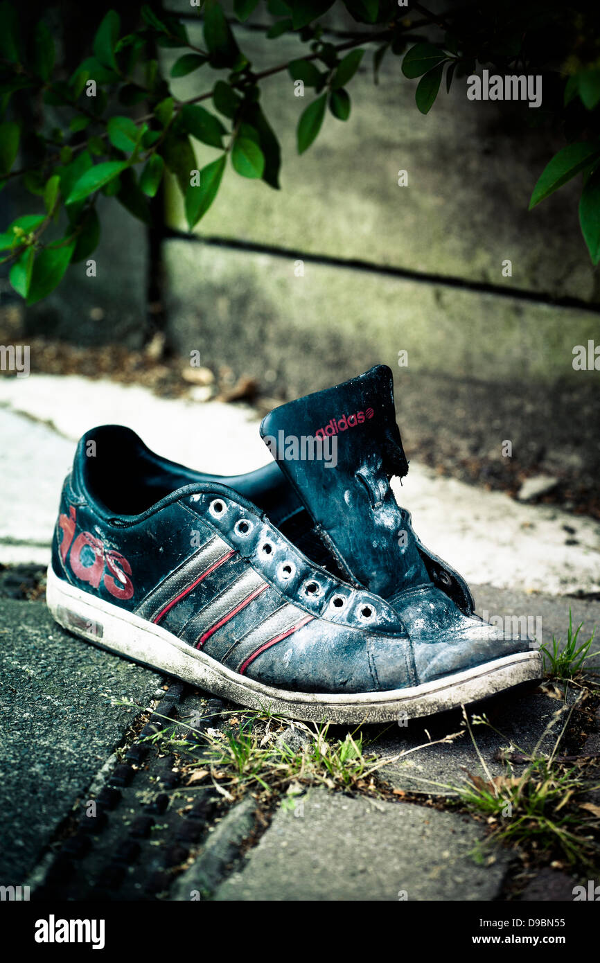 A lost worn out shoe Stock Photo - Alamy
