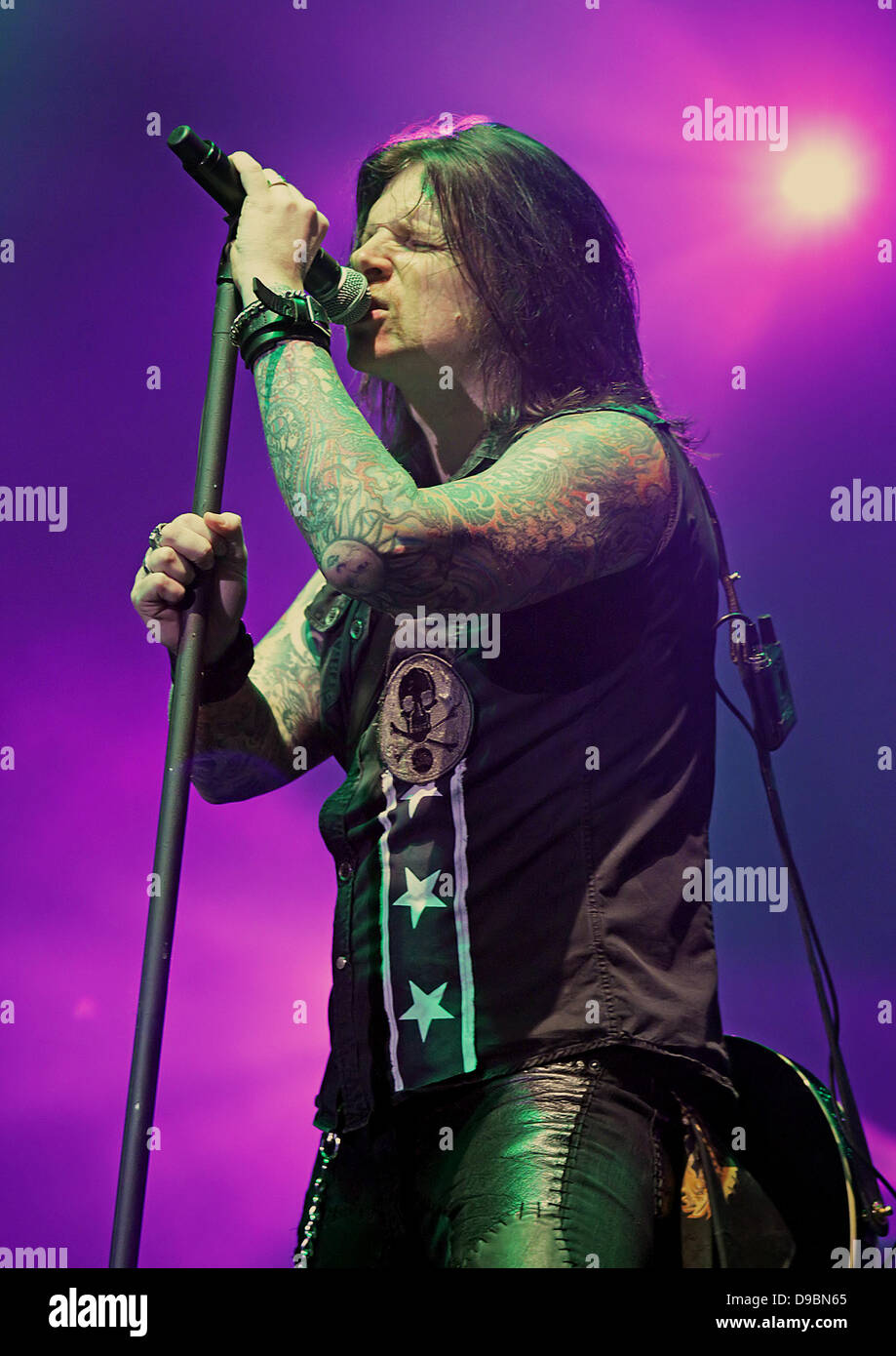 Ricky Warwick Thin Lizzy performing at Manchester O2 Apollo Manchester ...
