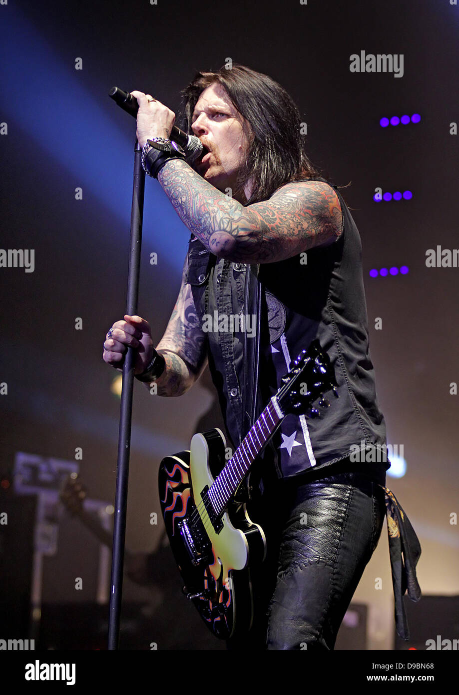 Ricky Warwick Thin Lizzy performing at Manchester O2 Apollo Manchester ...
