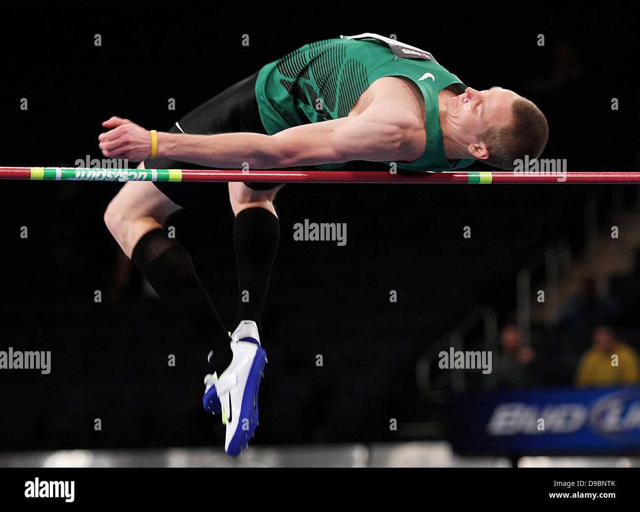 Winner mens high jump hi-res stock photography and images - Alamy