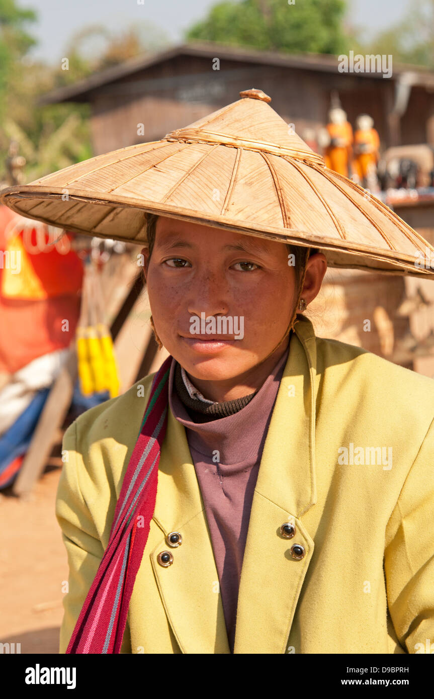 Myanmar girl traditional thanakha burmese hi-res stock photography and ...