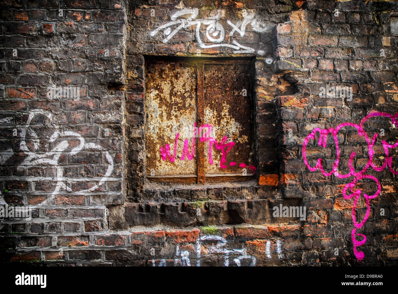 Back street ally with colorful graffiti on the wall Stock Photo - Alamy