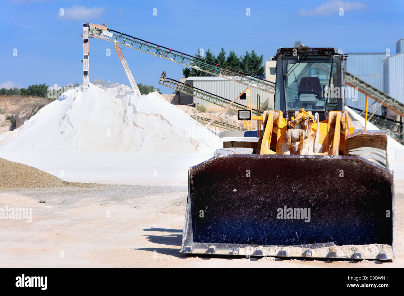 Aggregate mine screening hi-res stock photography and images - Alamy