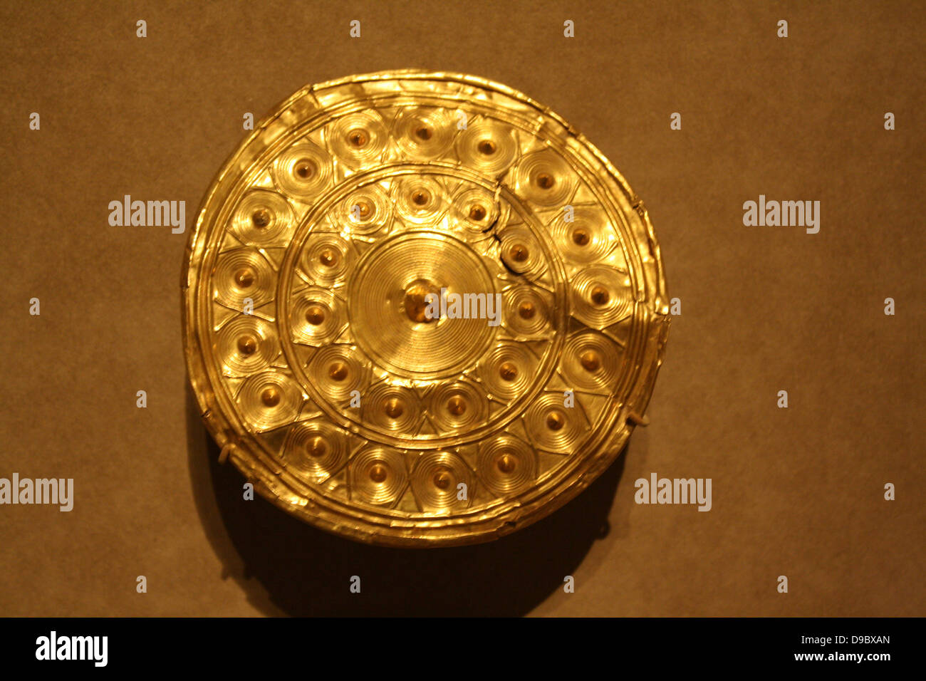 Bronze disk hi-res stock photography and images - Alamy