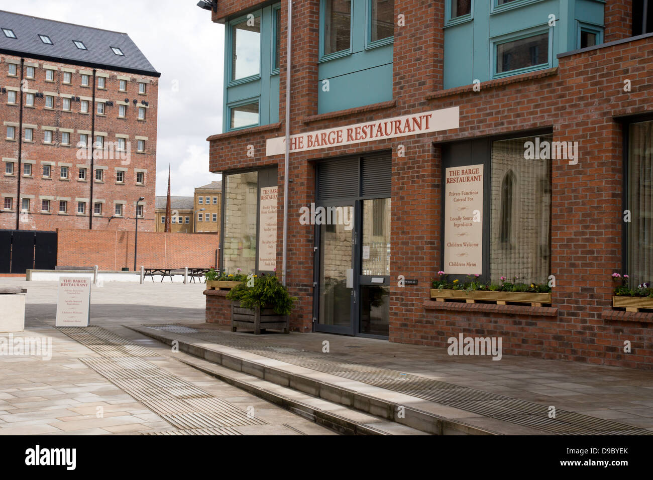 Gloucester historic docks The Barge Restaurant Stock Photo - Alamy
