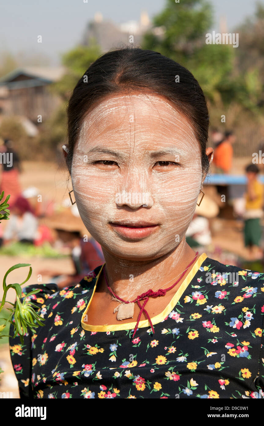 Thanakha paste myanmar burma hi-res stock photography and images - Alamy