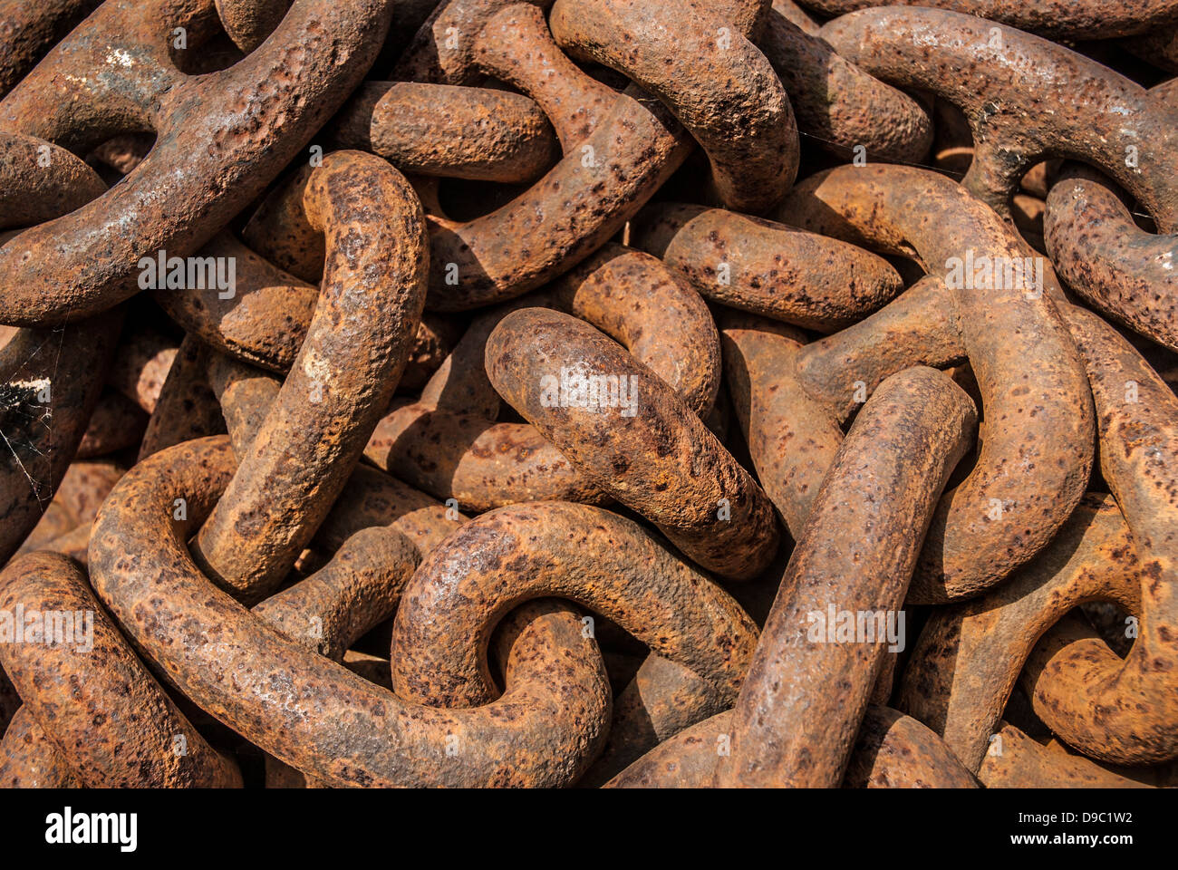 Large industrial thick chain detail Stock Photo - Alamy