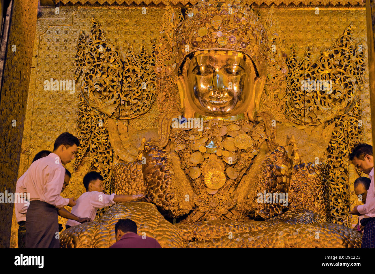 Buddha image at the Mahamuni Buddha Temple,Mandalay,Burma Stock Photo ...