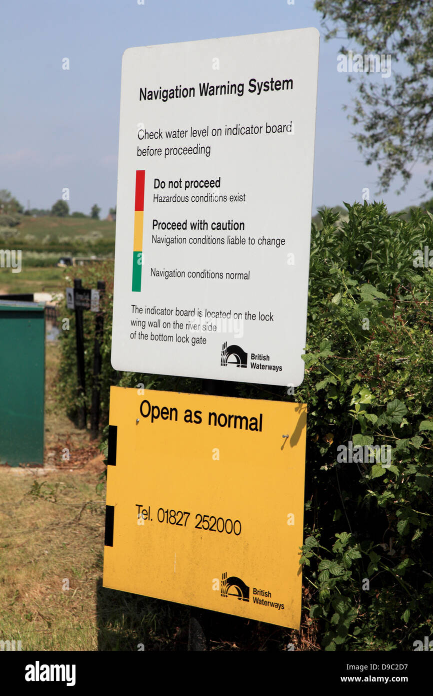 Warning sign by Alrewas lock about the height of the river Trent for ...