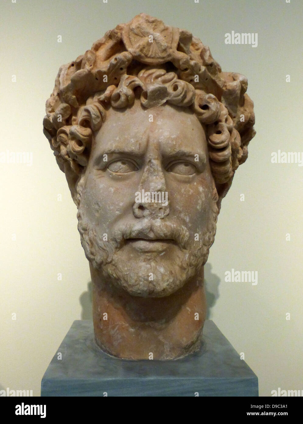 Roman eagle sculpture hi-res stock photography and images - Alamy