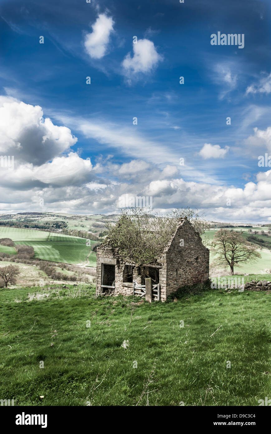 Abandoned Farm Building Stock Photo - Alamy
