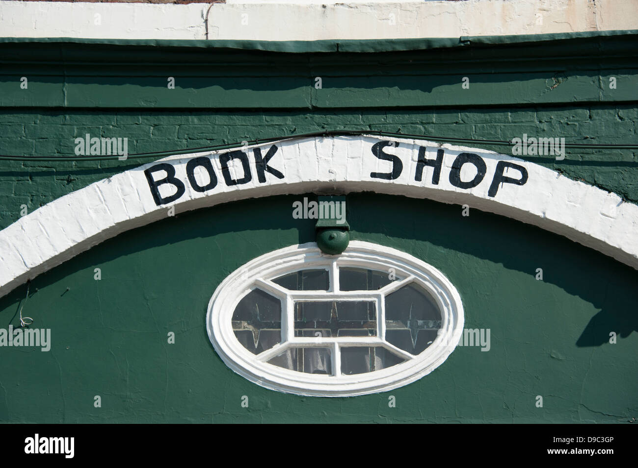 White sign black letters hi-res stock photography and images - Alamy