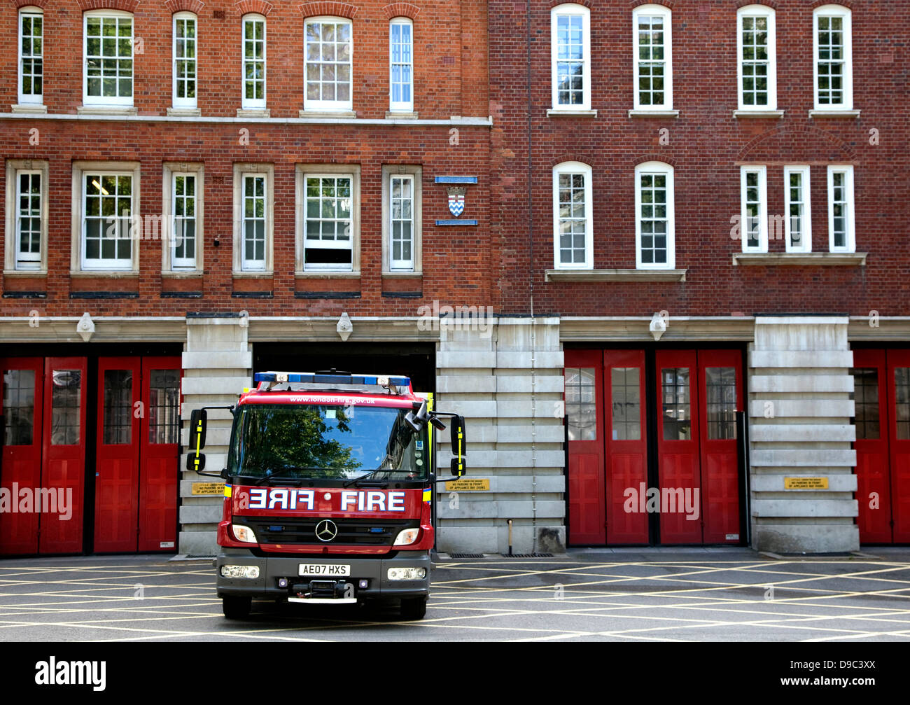 London fire station with fire engine hi-res stock photography and ...