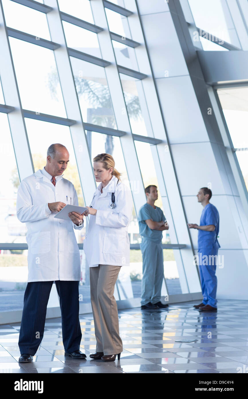 Doctors in discussion Stock Photo - Alamy