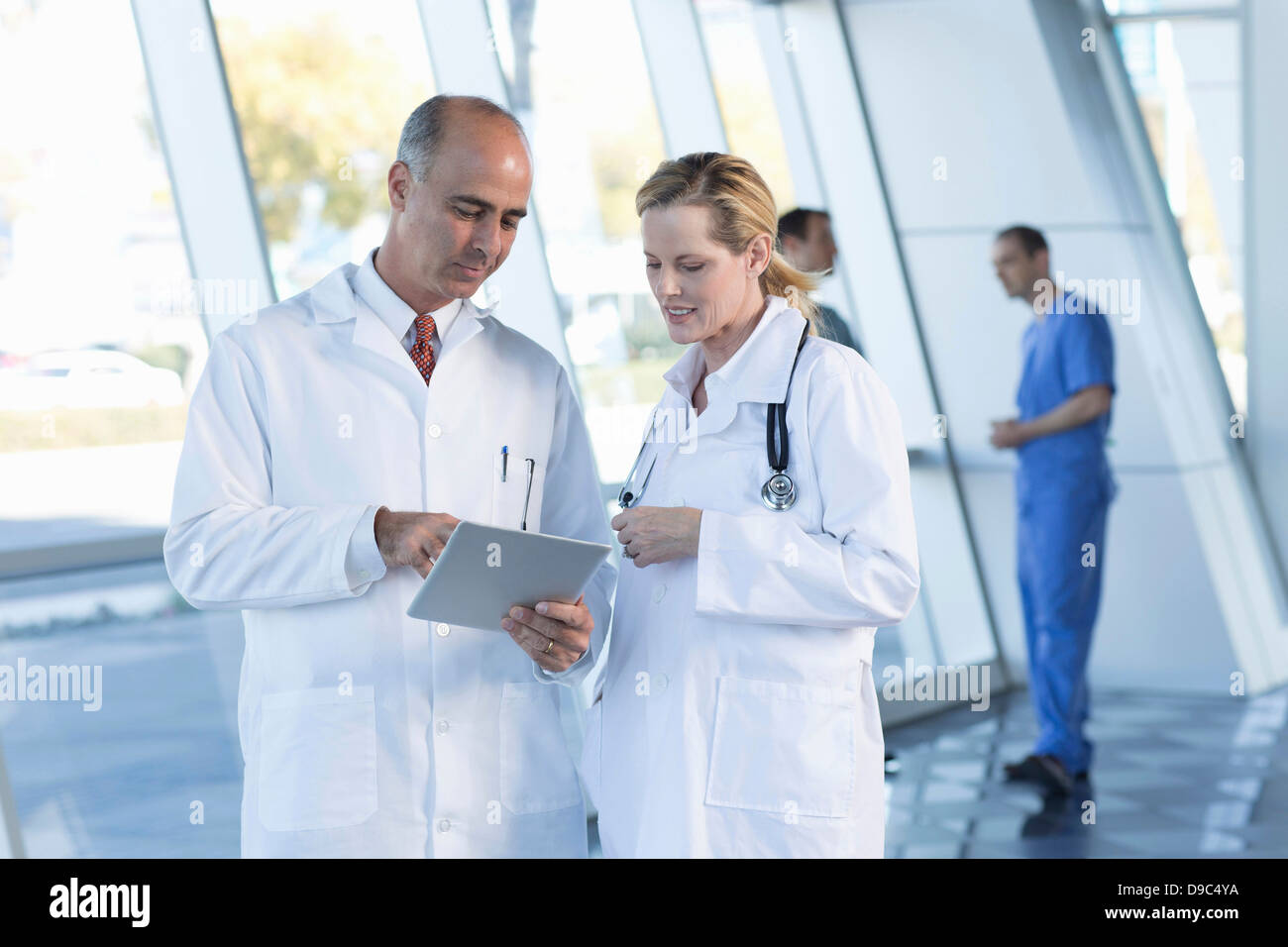 Doctors in discussion Stock Photo - Alamy