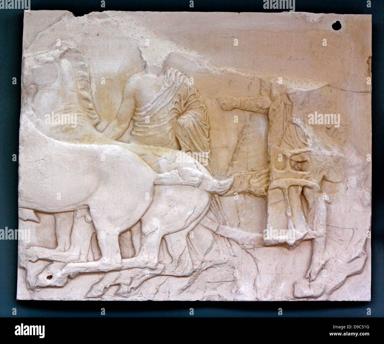 Behind the chariot horses stands a cloaked marshal who turns his head ...