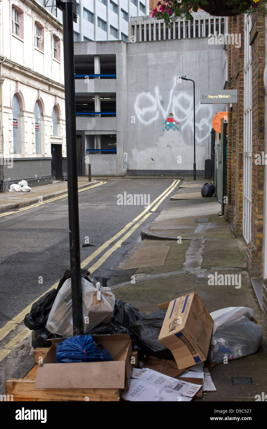 Pavement graffitti hi-res stock photography and images - Alamy