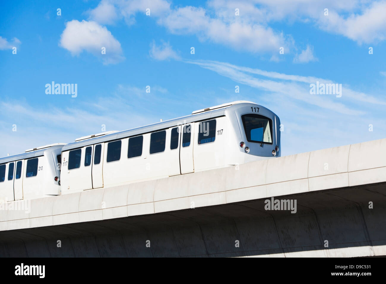New york elevated train hi-res stock photography and images - Alamy