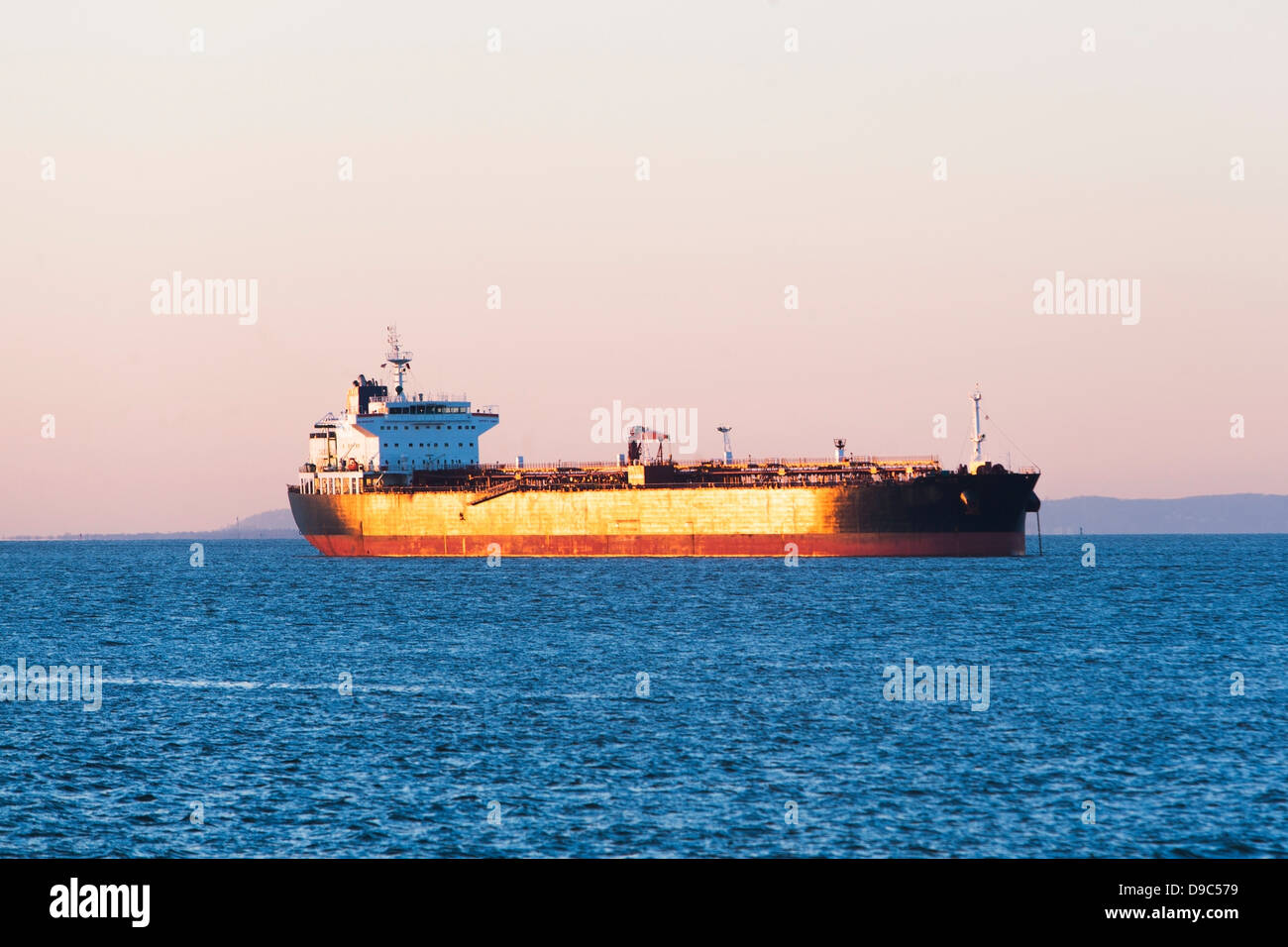 Oil tanker new york hi-res stock photography and images - Alamy