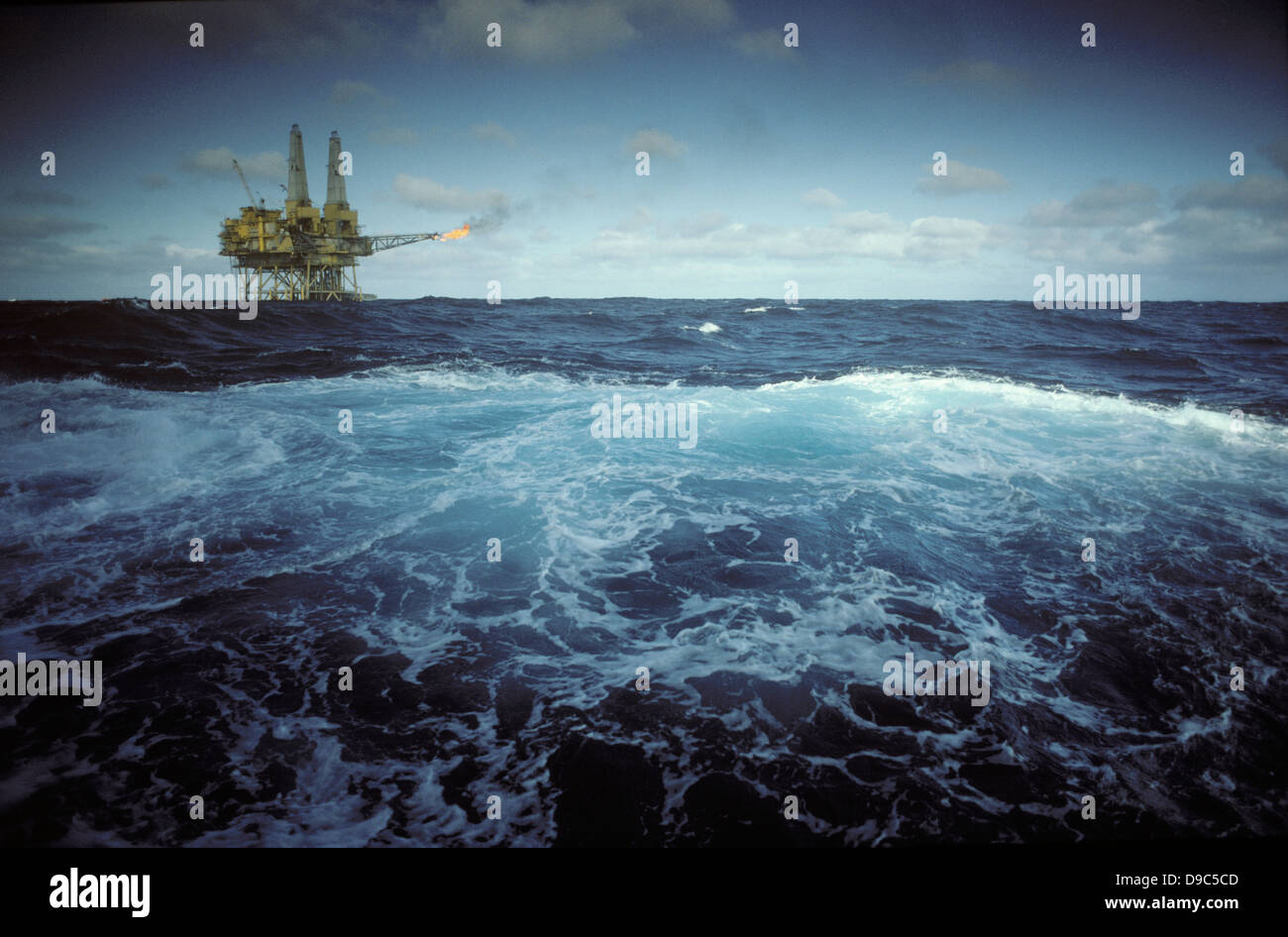 North sea oil rig flare hi-res stock photography and images - Alamy