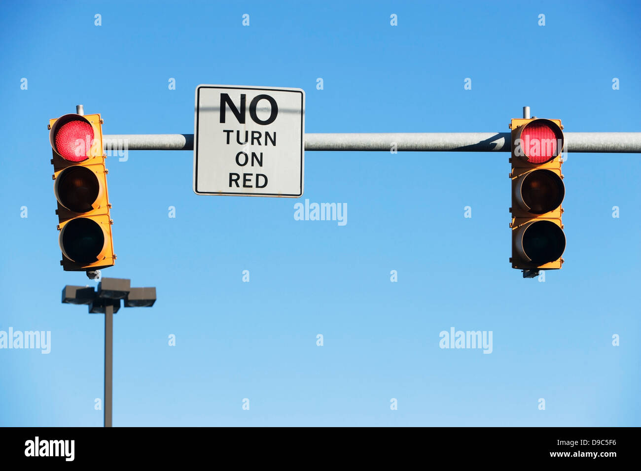 Traffic light lights no turn hi-res stock photography and images - Alamy