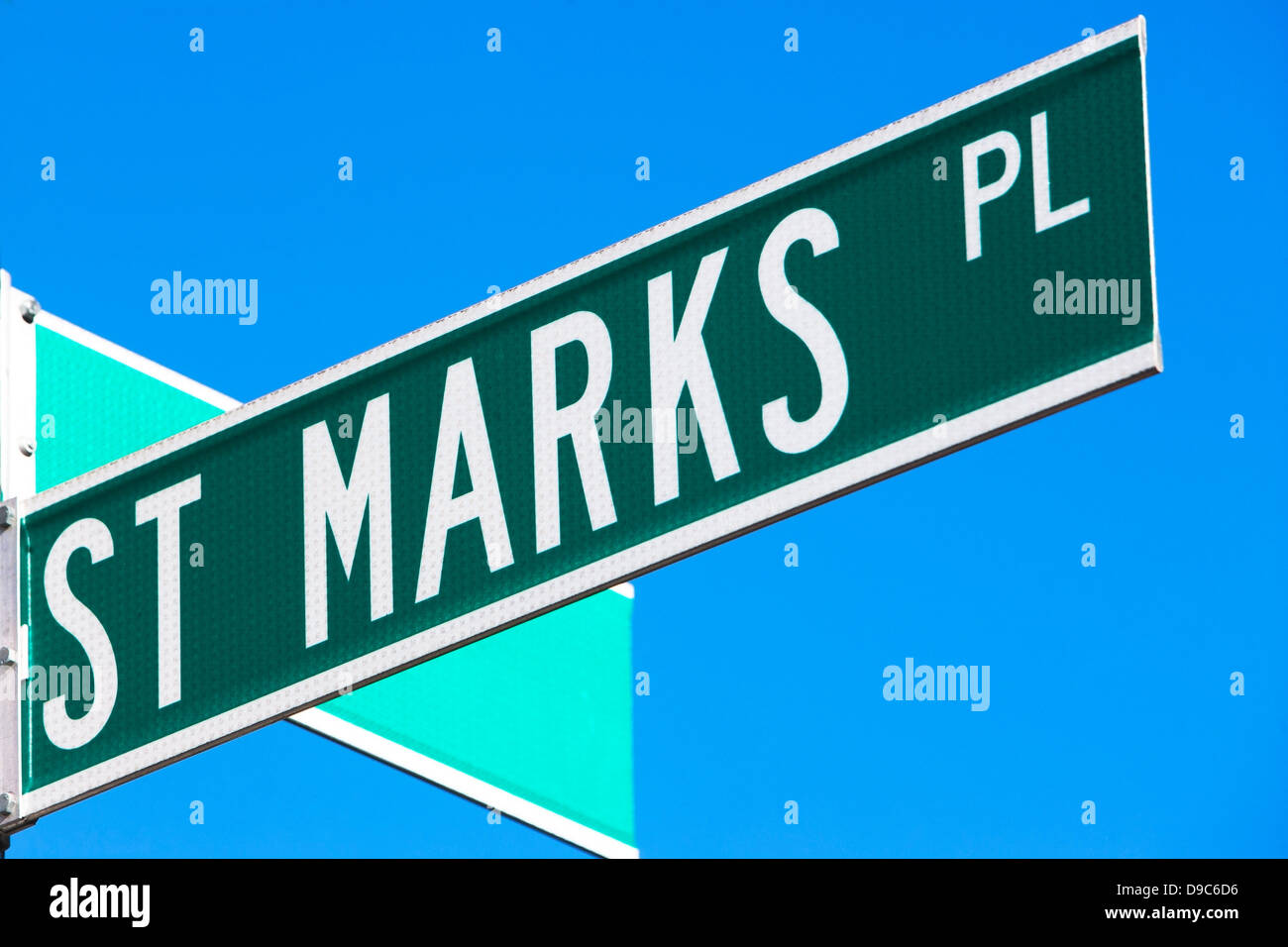 Street sign for st marks place hi-res stock photography and images - Alamy