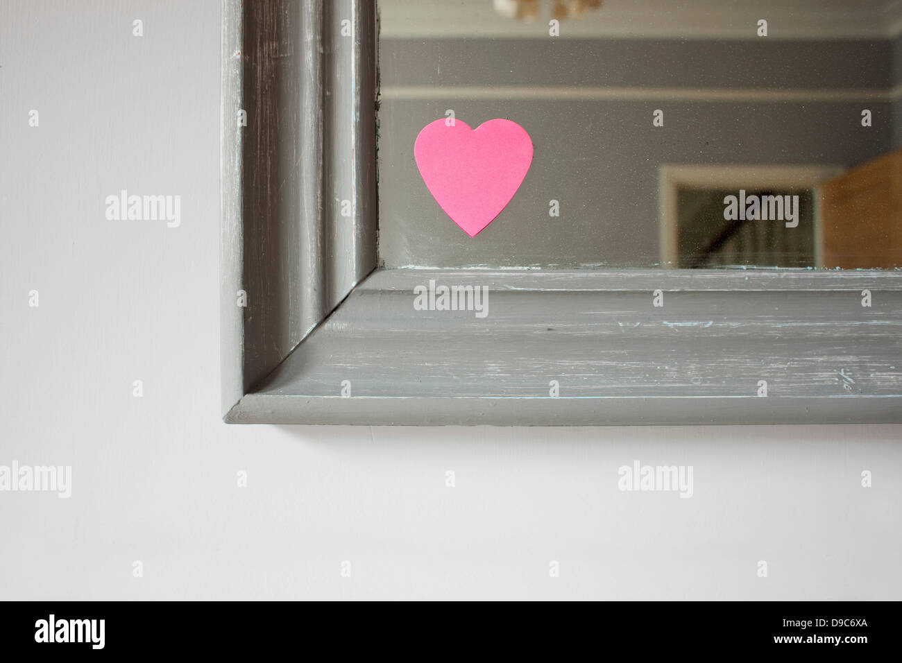 Heart shaped adhesive note on mirror Stock Photo - Alamy